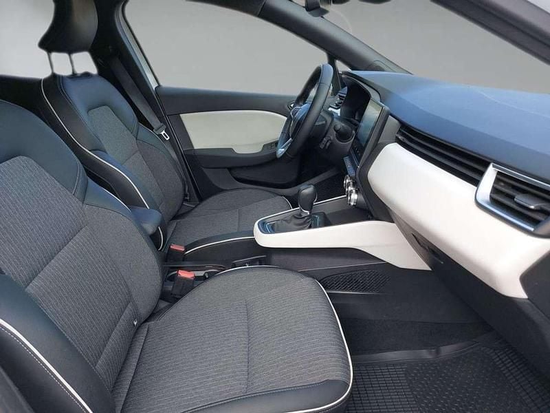 Gebraucht 2023 Renault Clio V Techno 143 PS Kleinwagen – 13125 Pankow ...