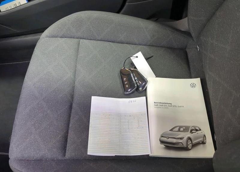 Gebraucht 2021 VW Golf Life 116 PS Limousine – Baden-Württemberg ...