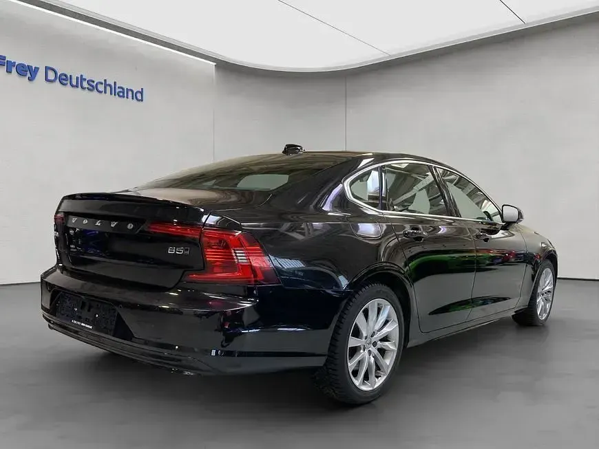 Gebraucht Volvo S90 Momentum 235 PS (2021) in Düsseldorf - 27.980 ...