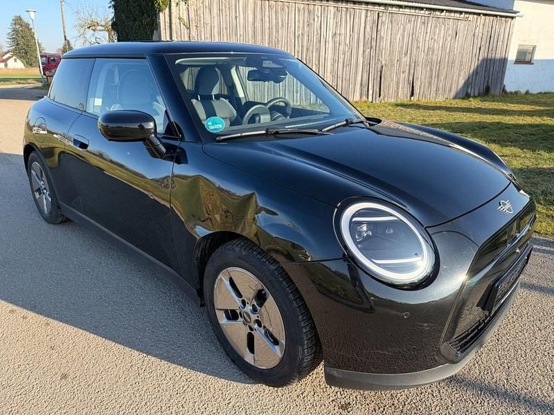 Gebraucht 2024 Mini Cooper Classic 184 PS Kleinwagen – 94437 Bayern ...