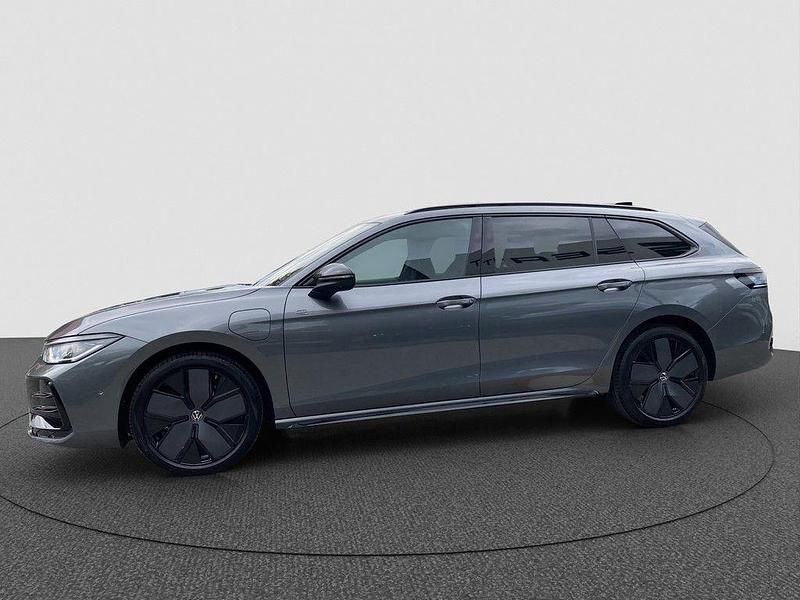 Gebraucht 2025 VW Passat R-line 272 PS Limousine – Baden-Württemberg ...