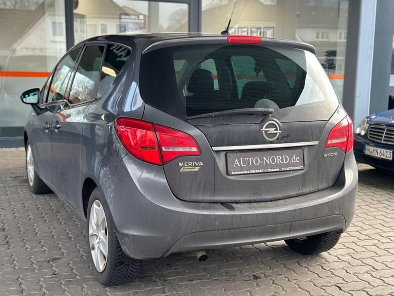 Gebraucht 2011 Opel Meriva Design Edition 120 PS Van / Kleinbus – 24534 ...