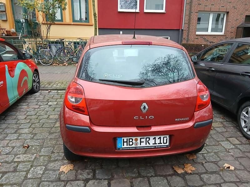 Gebraucht 2006 Renault Clio II Authentique 65 PS Limousine – 28199 ...