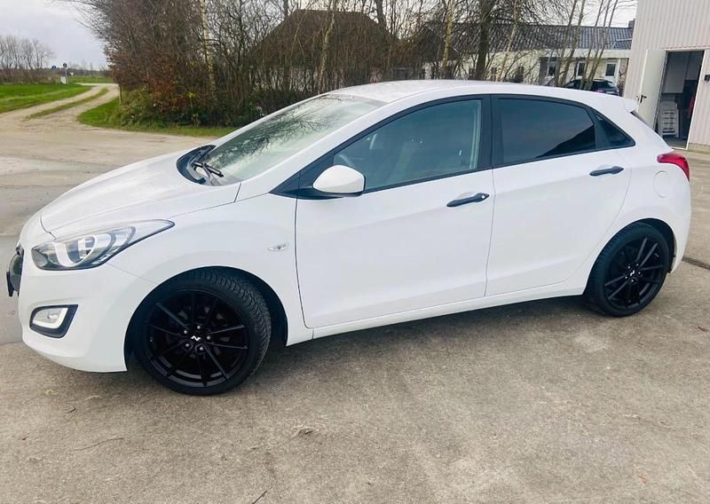 Gebraucht 2013 Hyundai i30 99 PS Limousine – 24852 Schleswig-Holstein ...