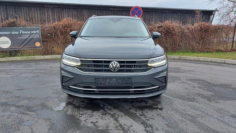 Gebraucht 2024 VW Tiguan Life 150 PS SUV – Brandenburg (Händler) – 29. ...