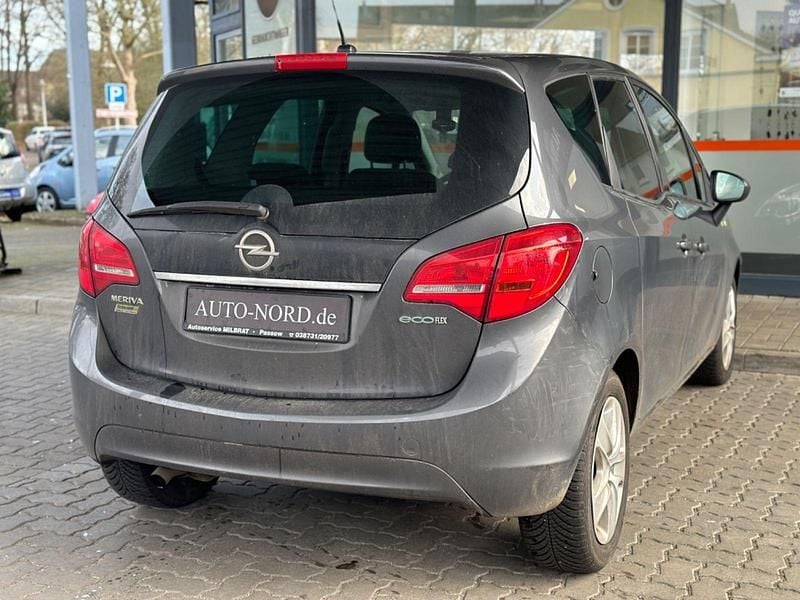 Gebraucht 2011 Opel Meriva Design Edition 120 PS Van / Kleinbus – 24534 ...