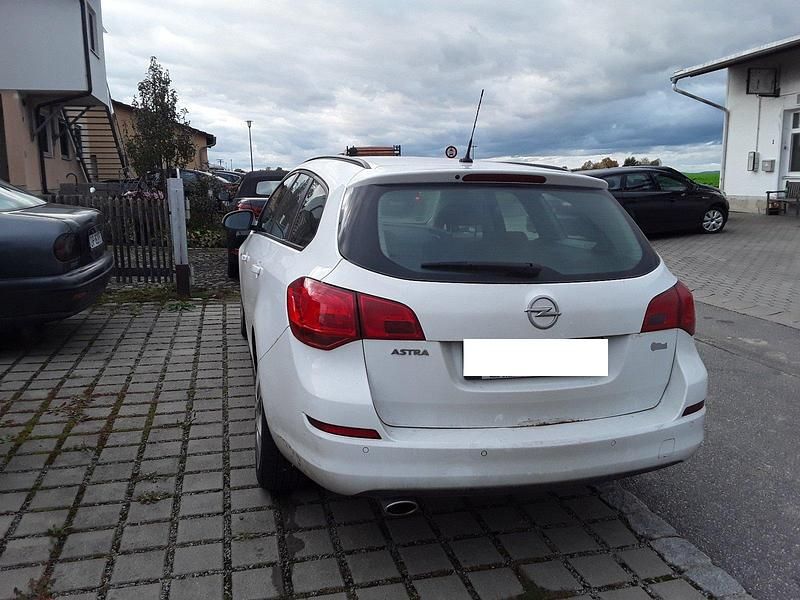Gebraucht 2011 Opel Astra 120 PS Kombi – 94351 Bayern - Feldkirchen ...