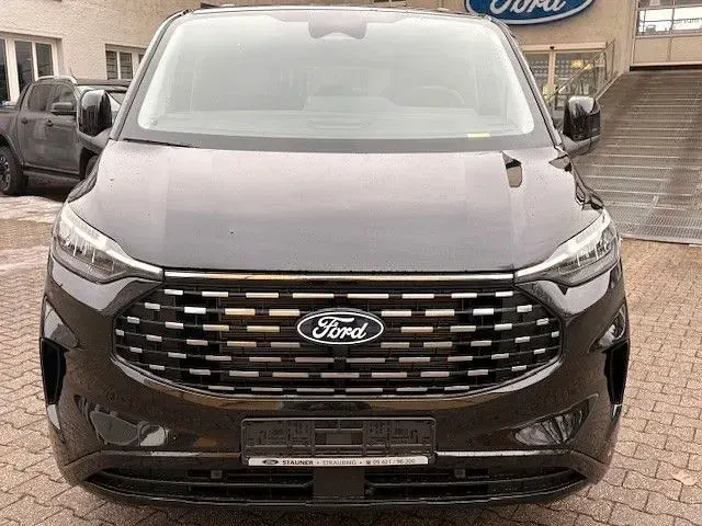 Neu Ford Tourneo Titanium 170 PS (2026) in Straubing - 48.480 € | AutoUncle
