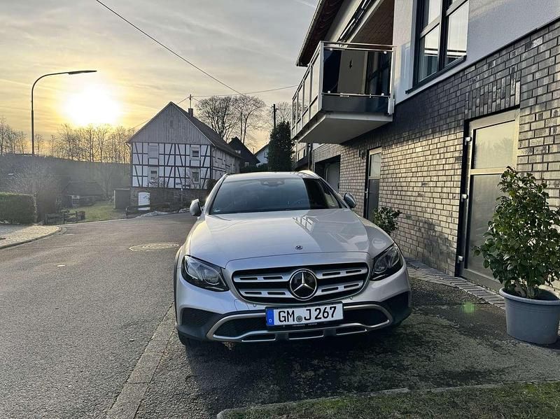 Gebraucht 2019 Mercedes E400 Avantgarde 340 PS Kombi – 51580 Reichshof ...