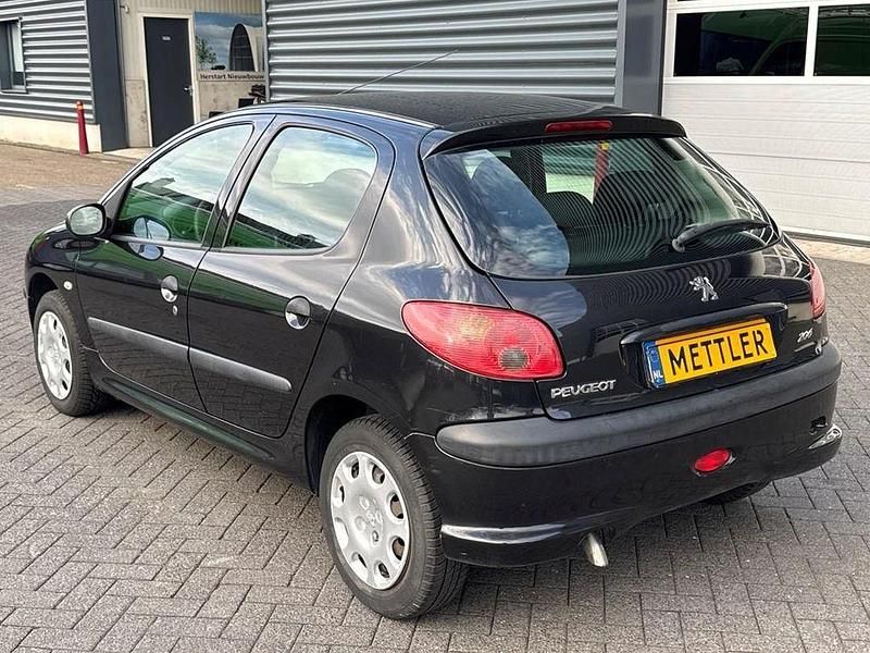 Gebraucht 2007 Peugeot 206 75 PS Limousine – (Händler) – 1.150 ...