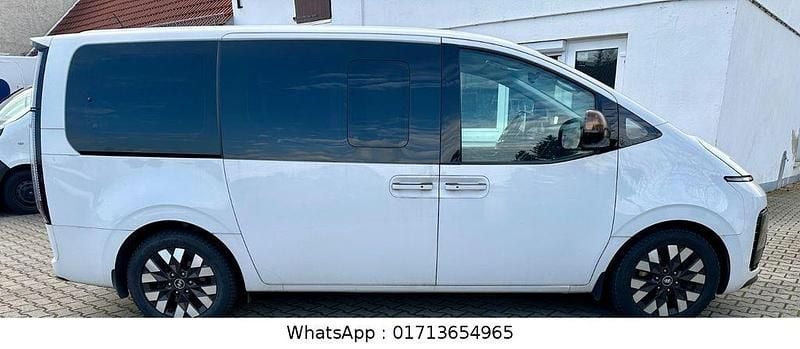 Gebraucht 2021 Hyundai Staria Signature 177 PS Van / Kleinbus – Sachsen ...