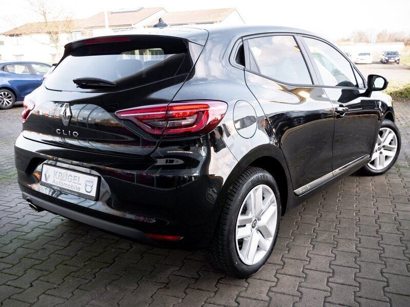 Gebraucht 2021 Renault Clio V 1.0 Benzin 91 PS (14.990 €) | 28207 ...
