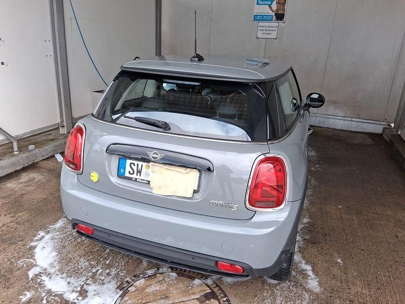 Gebraucht 2021 Mini Cooper SE Essential 184 PS Kleinwagen – Bayern ...