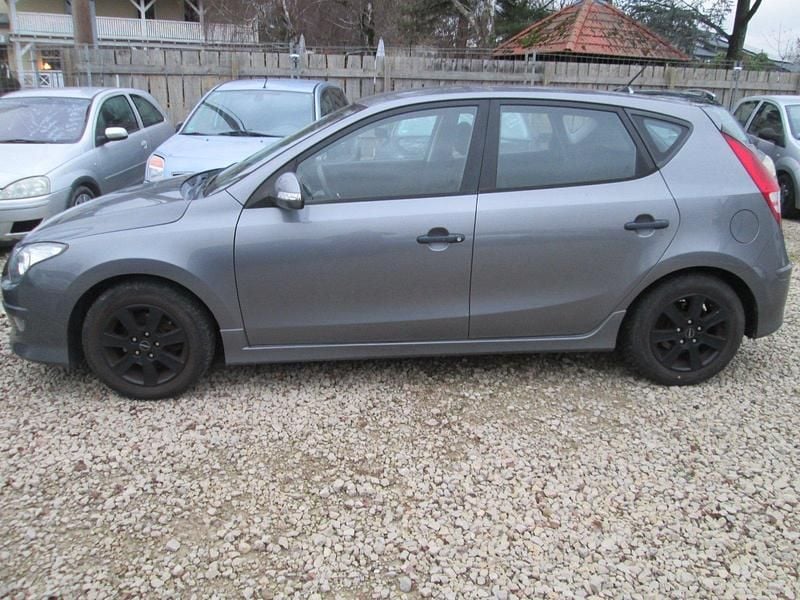 Gebraucht 2011 Hyundai i30 108 PS Limousine – 66706 Saarland - Perl ...