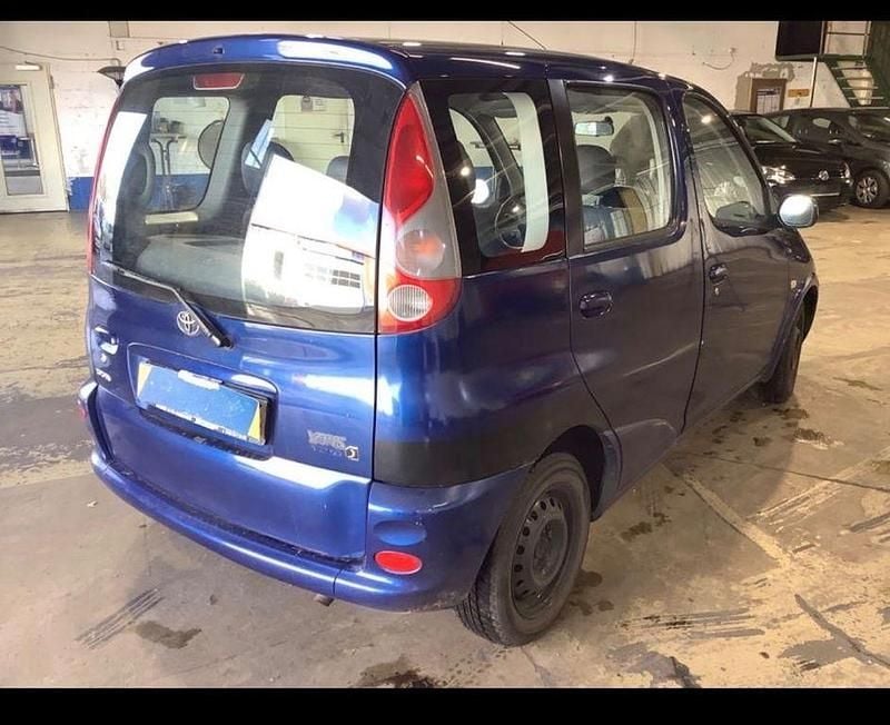 Gebraucht 2001 Toyota Yaris Verso Luna 86 PS Van / Kleinbus – 56584 ...