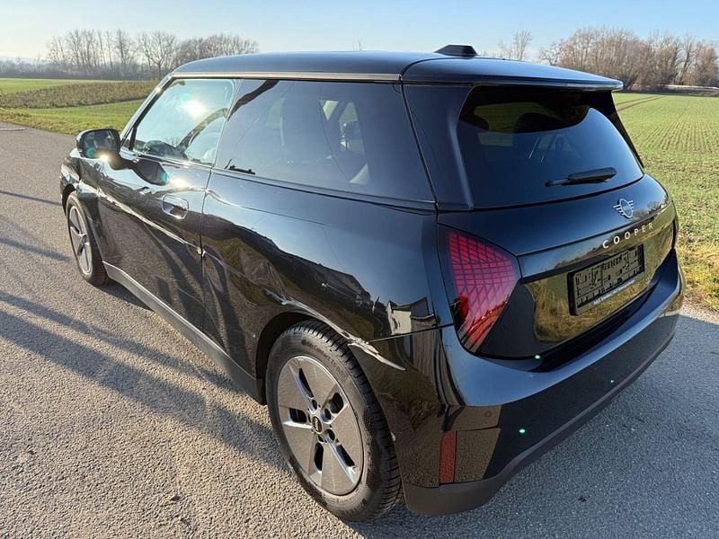 Gebraucht 2024 Mini Cooper Classic 184 PS Kleinwagen – 94437 Bayern ...