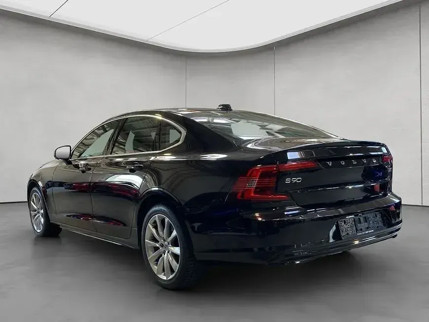 Gebraucht Volvo S90 Momentum 235 PS (2021) in Düsseldorf - 27.980 ...