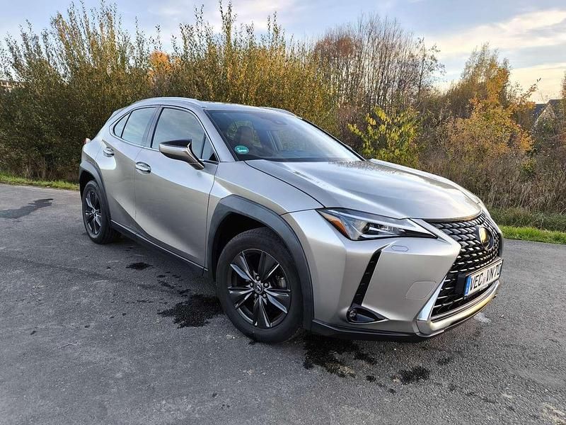 Gebraucht 2019 Lexus UX 200 Launch Edition 171 PS SUV – 28865 ...