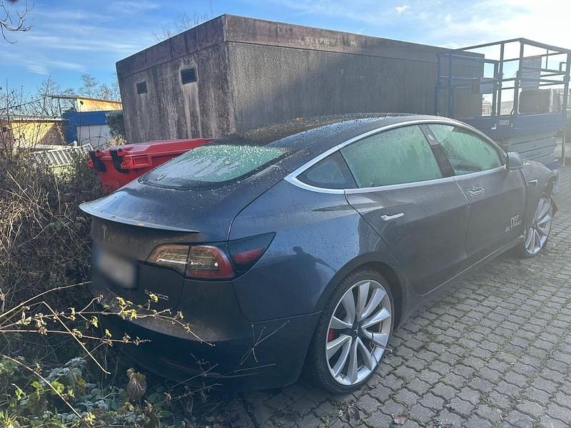 Tesla Model 3 Performance Allradantrieb Mit Dualmoto
