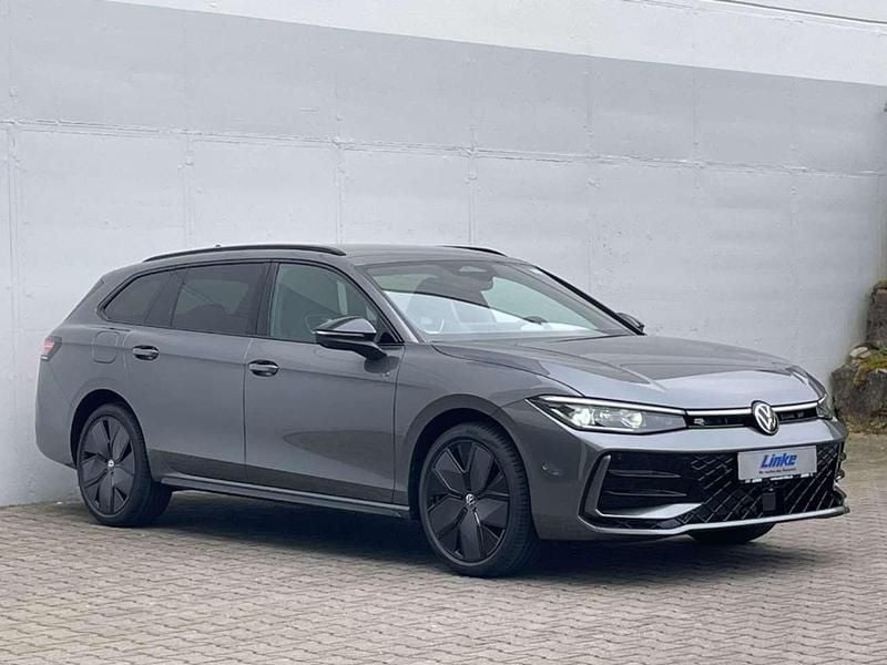 Gebraucht 2025 VW Passat Pro 177 PS Kombi – Baden-Württemberg (Händler ...