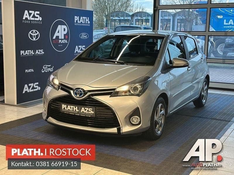 Gebraucht 2015 Toyota Yaris Hybrid Comfort 75 PS Kleinwagen – 18059 ...