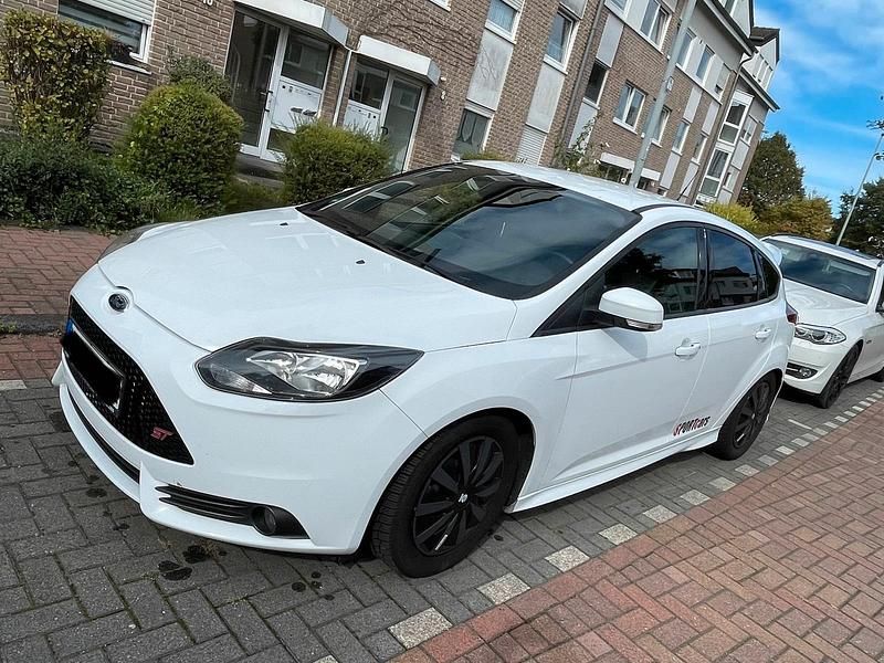 Gebraucht 2014 Ford Focus ST 250 PS Limousine – 46539 Nordrhein ...