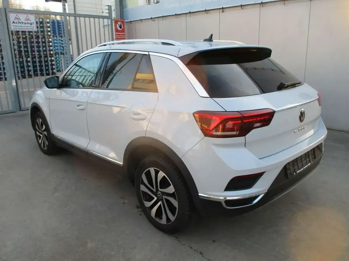 Gebraucht VW T-Roc Active 150 PS (2021) in Köln - 21.970 € | AutoUncle