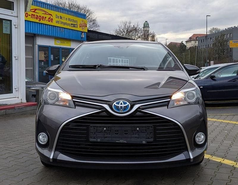 Gebraucht 2017 Toyota Yaris Hybrid 101 PS Kleinwagen – Bayern (Händler ...