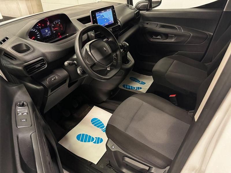 Gebraucht 2021 Peugeot Partner Premium 102 PS Van / Kleinbus – 63526 ...