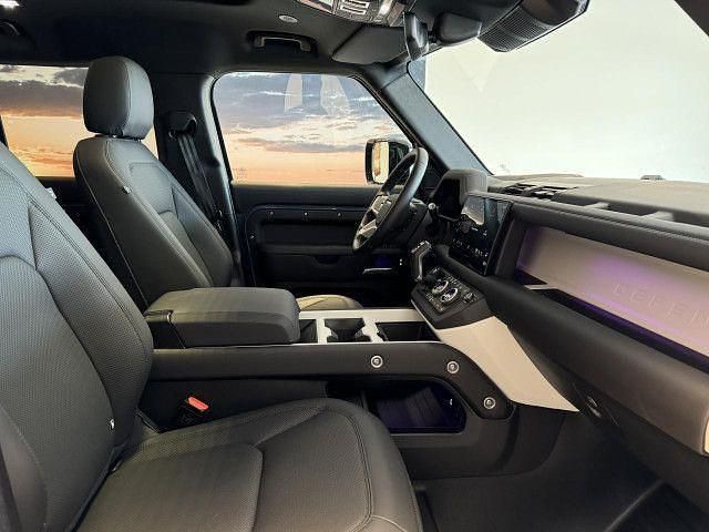 Gebraucht 2025 Land Rover Defender SE 300 PS SUV – 94036 Passau ...