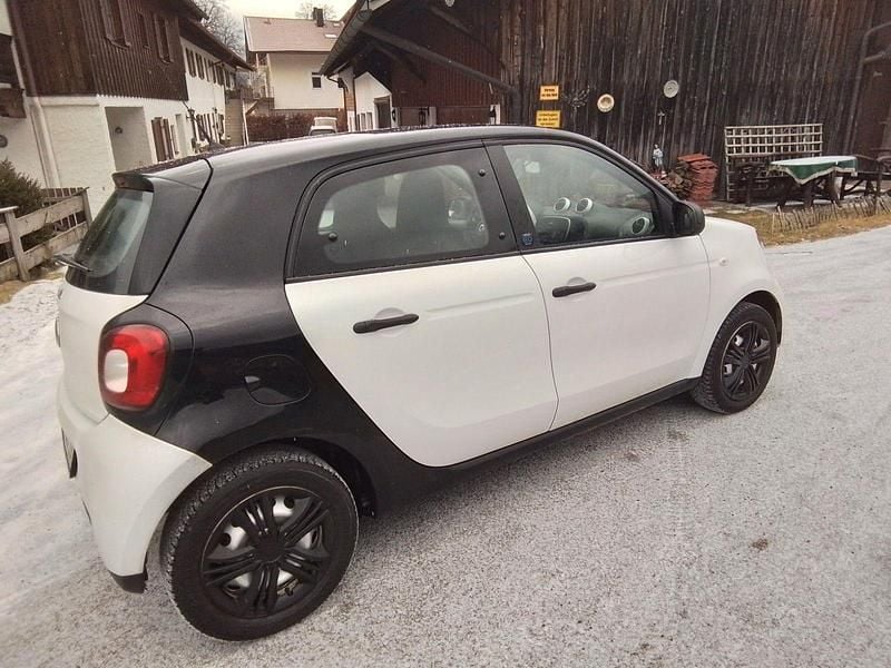 Gebraucht 2020 Smart ForFour Electric Drive 82 PS Kleinwagen – 83735 ...