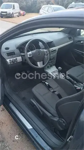 Usado Opel Astra GTC Sport 120 CV (2006) en Barcelona - 3300 € | AutoUncle