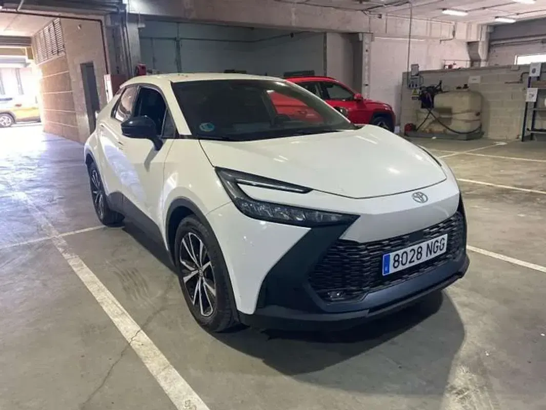Usado Toyota C-HR Advance 140 CV (2025) en Madrid - 28.234 € | AutoUncle
