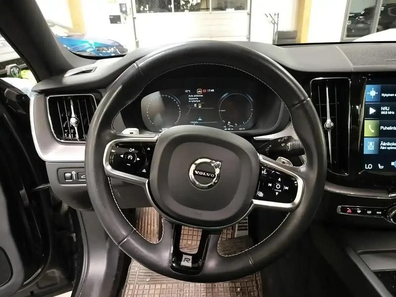 Käytetty 2020 Volvo XC60 Business Edition 392 HP Katumaasturi – 02200 ...