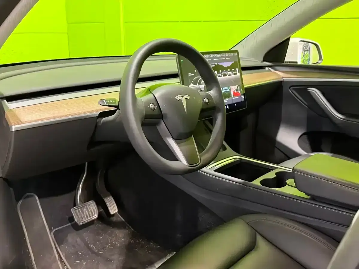 Käytetty Tesla Model Y Long Range AWD 351 HP (2024) - Kokkola - 44 490 ...