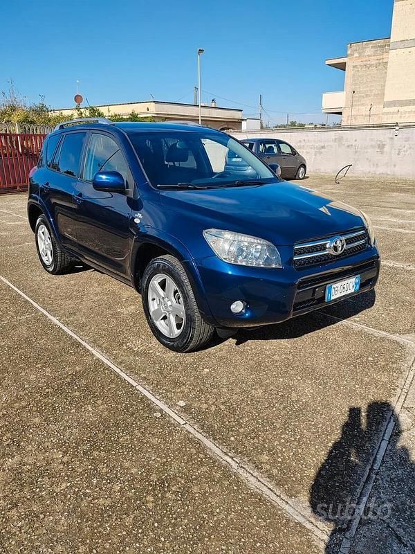 Usata 2007 Toyota RAV4 Luxury 177 CV Tre volumi – Puglia (Rivenditore ...