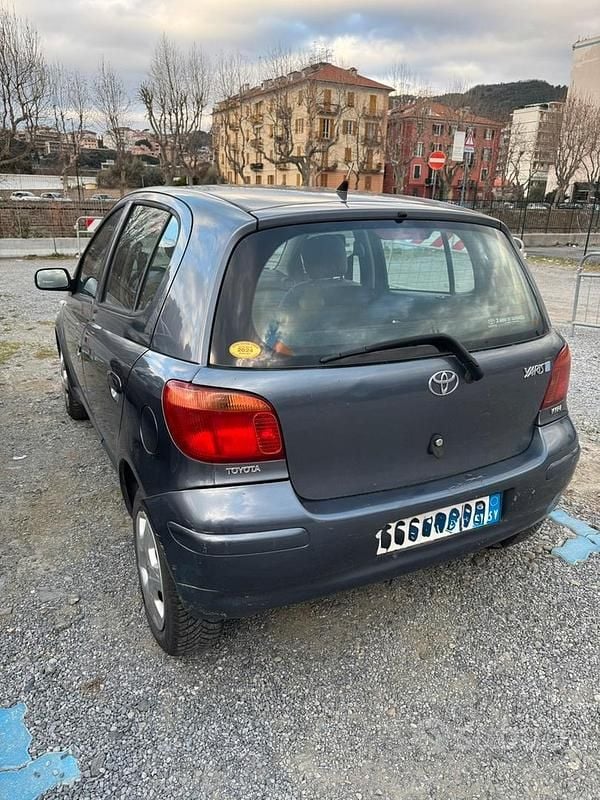 Usata 2004 Toyota Yaris Sol Tre volumi – Liguria (Privato) – 2500 € (Buon prezzo) | AutoUncle