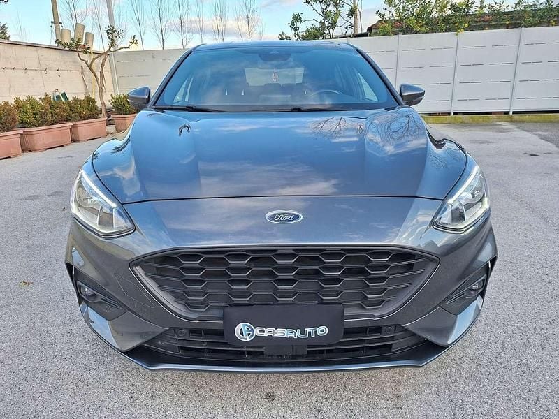 Usata 2020 Ford Focus ST-Line 120 CV Tre volumi – 80034 Marigliano NA ...