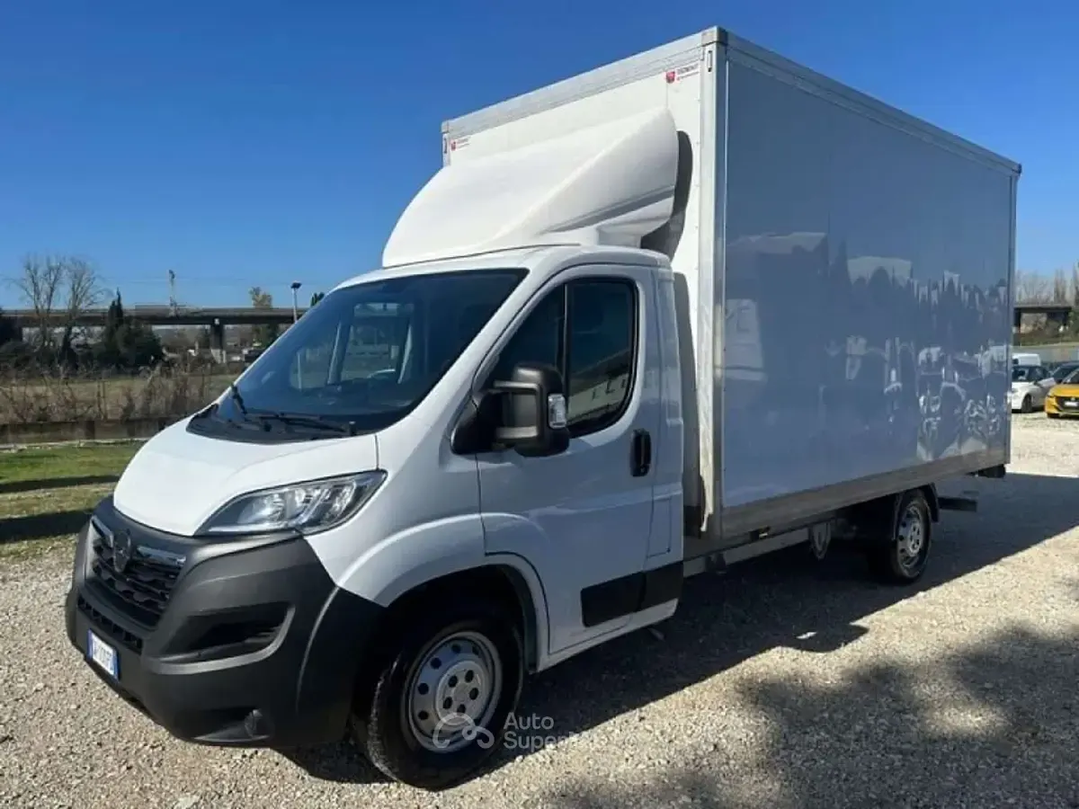 Usata Opel Movano 140 CV (2024) in Roma - 21.721 € | AutoUncle