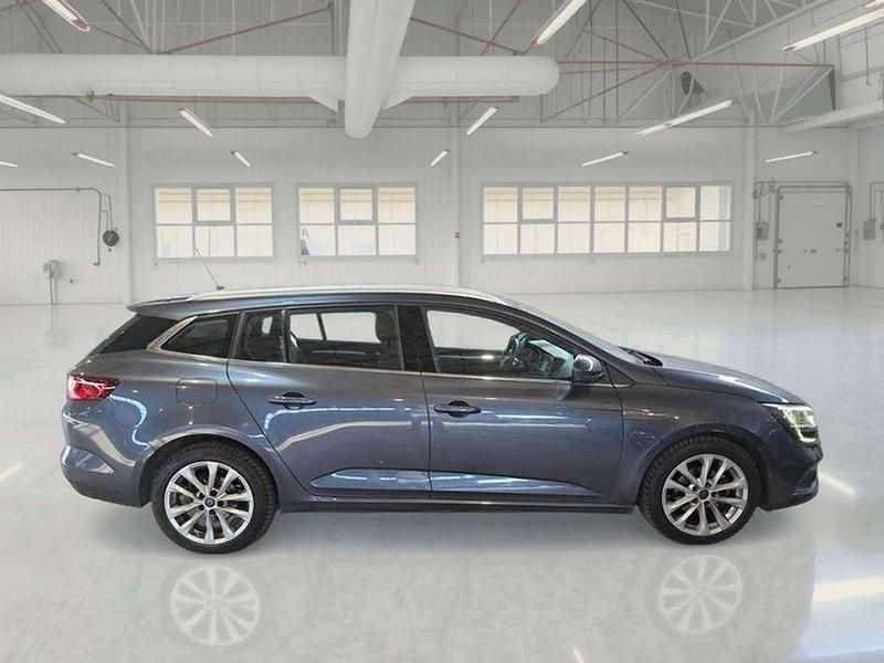 Usata 2020 Renault Mégane 116 CV Station wagon – 00137 roma ...