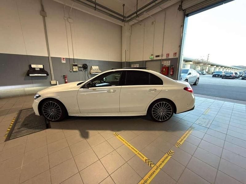 Usata 2024 Mercedes C220 AMG Line Premium Plus 200 CV Tre volumi ...
