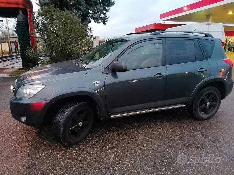 Usata 2006 Toyota RAV4 SUV – Toscana (Privato) – 2780 € (Il veicolo ha ...