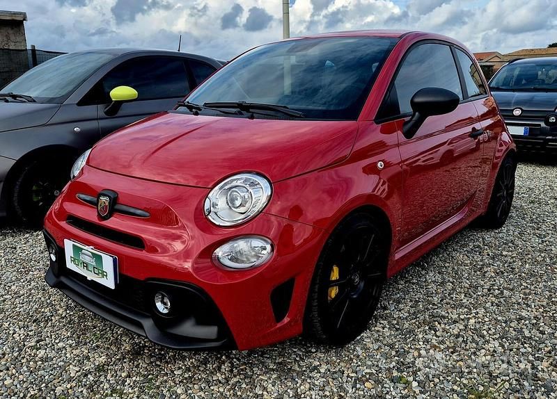 Usata 2023 Abarth 695 Competizione 180 CV Due volumi – 89129 Reggio di ...