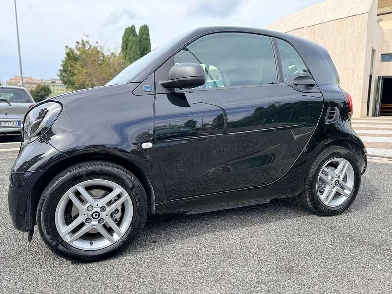 Usata 2023 Smart ForTwo Coupé Pure 56 CV Due volumi – 00146 Roma - Rm ...