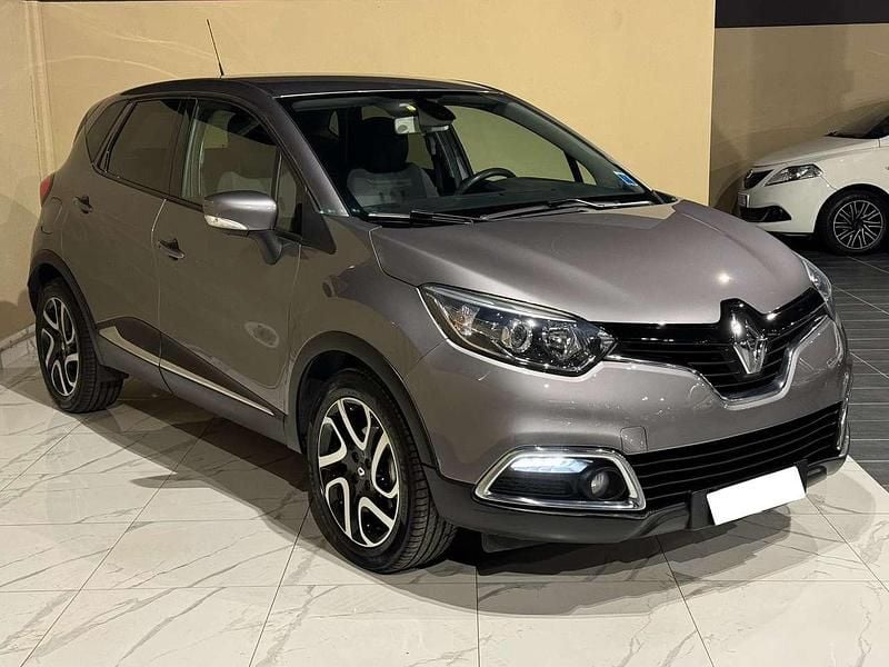 Usata 2015 Renault Captur 120 CV SUV – 20841 Carate Brianza - Monza ...