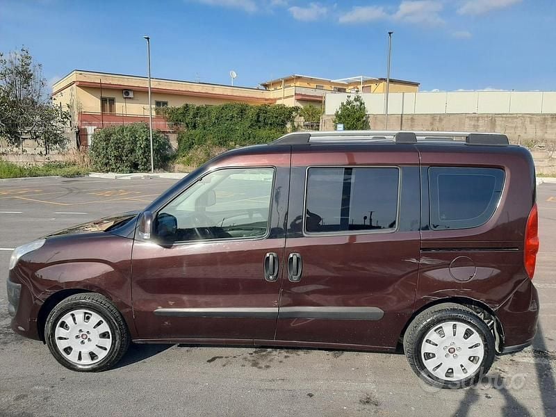 Usata 2010 Fiat Doblò Lounge 119 CV Monovolume – Campania (Rivenditore ...