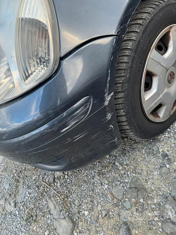 Usata 2004 Toyota Yaris Sol Tre volumi – Liguria (Privato) – 2500 ...