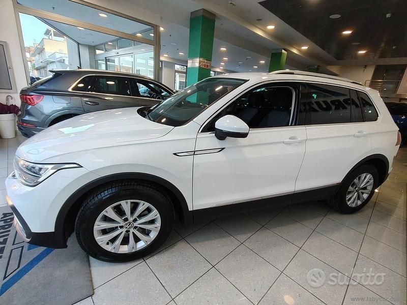 Usata 2022 VW Tiguan Life 150 CV SUV – 72018 San Michele Salentino (BR ...