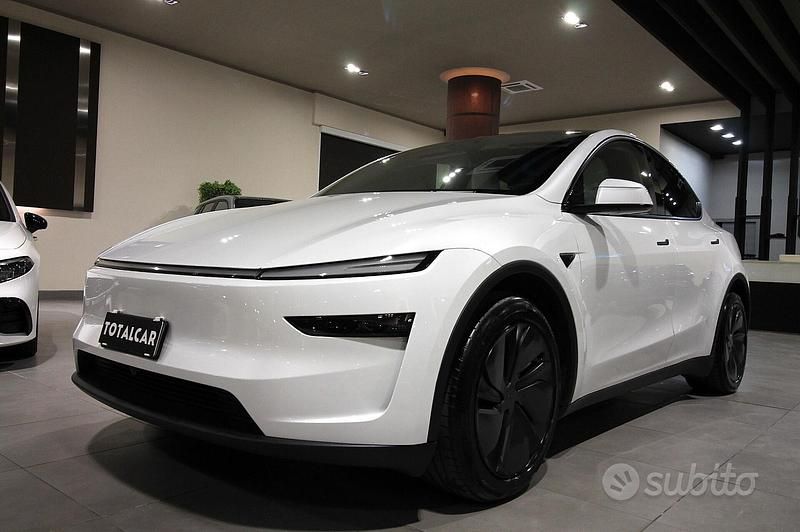 Usata 2025 Tesla Model Y Long Range AWD 514 CV SUV – 09028 Sestu (CA ...
