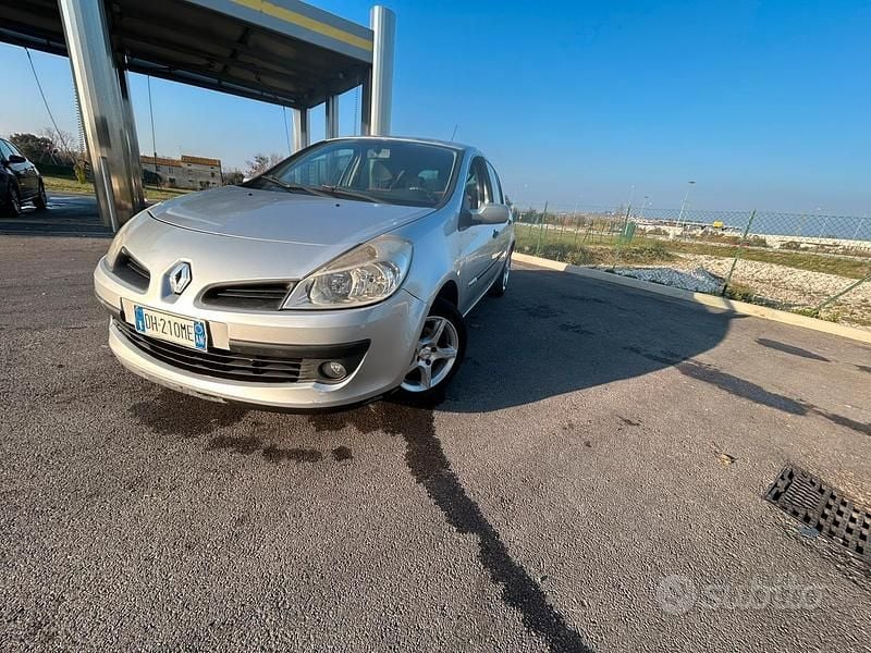 Usata 2008 Renault Clio II Tre volumi – Marche (Privato) – 2100 € (Buon ...